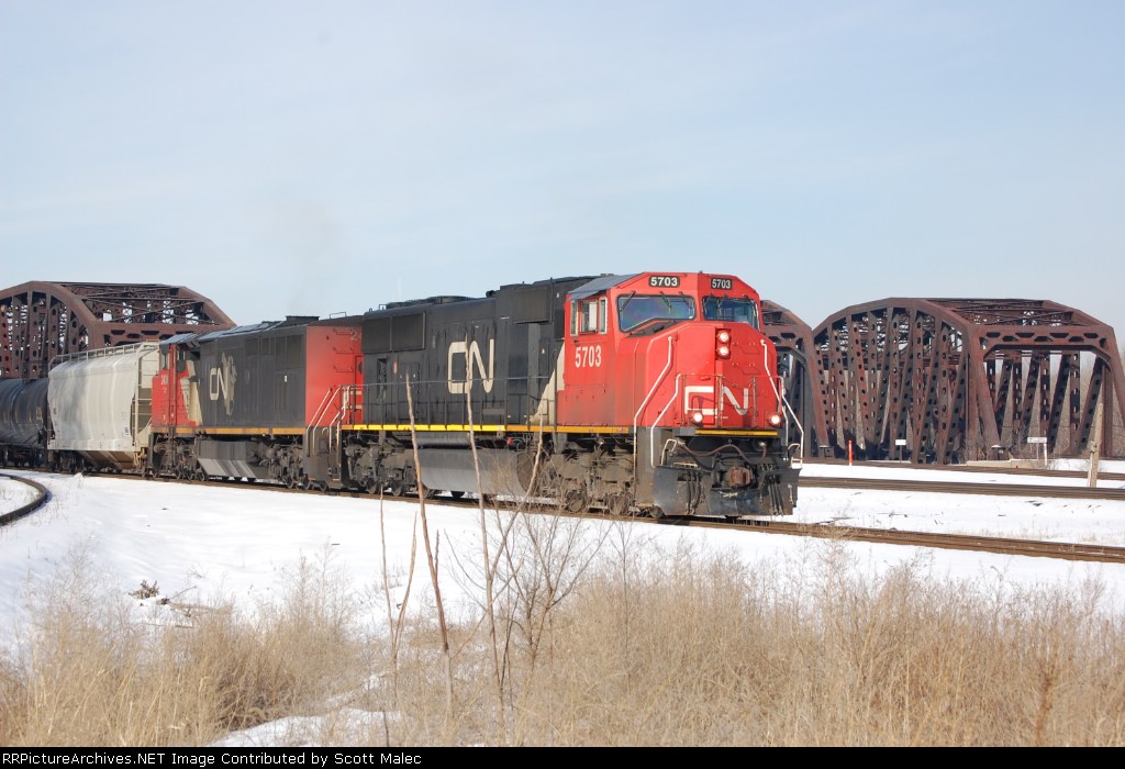 CN 5703 & 2436